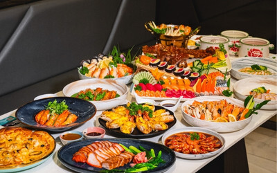 River prawn lovers: Asian street food dinner buffet at Streats Café ...